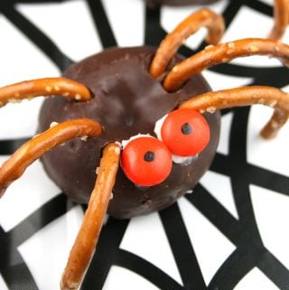 Easy Halloween Spider Donuts - Mom Loves Baking