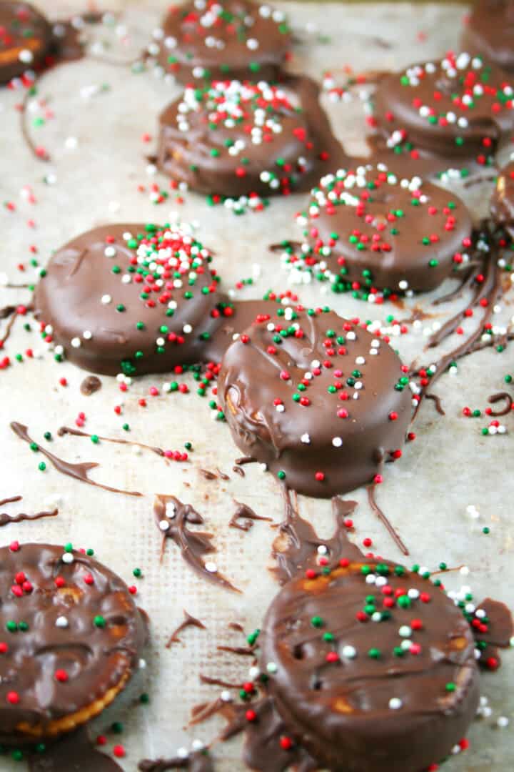 2-Ingredient Ritz Cookies - Mom Loves Baking