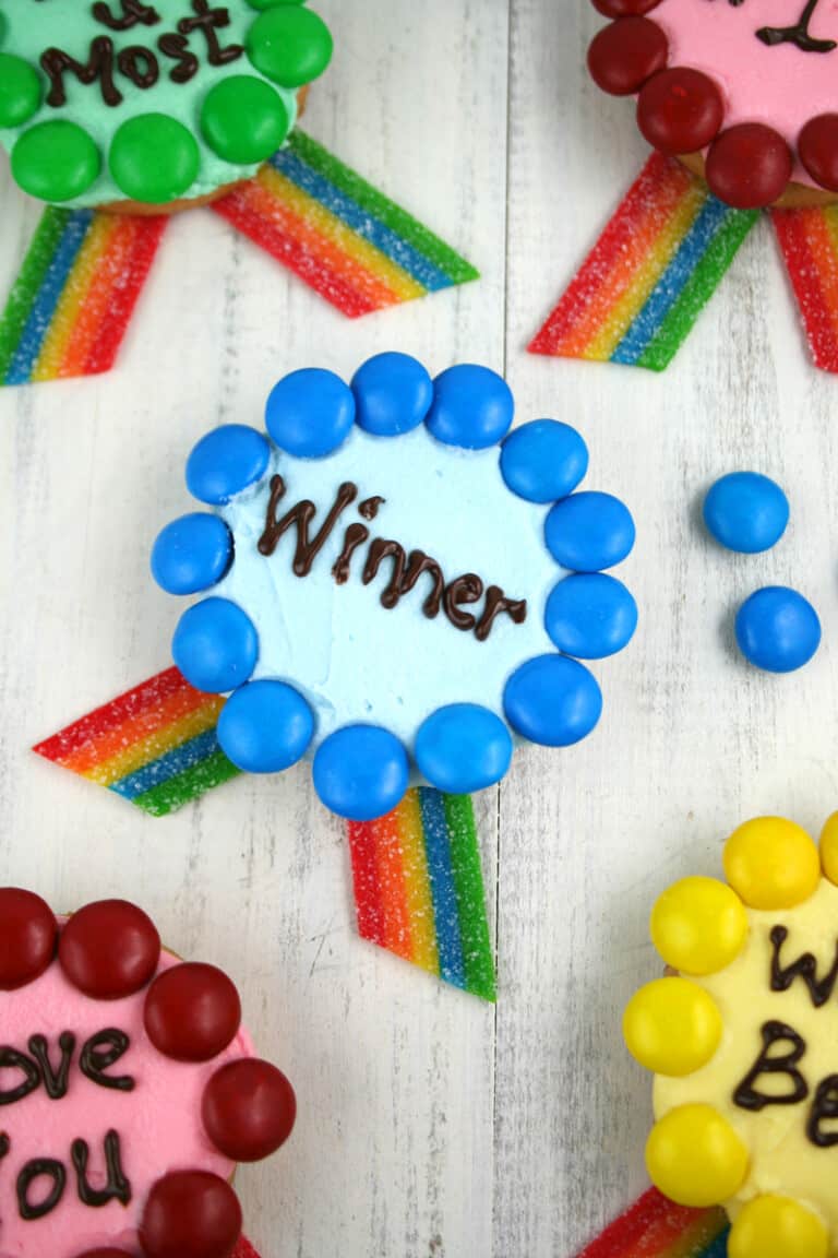 Prize Ribbon Cookies - Mom Loves Baking
