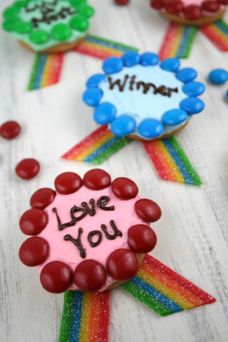 Prize Ribbon Cookies - Mom Loves Baking