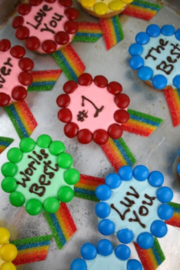 Prize Ribbon Cookies - Mom Loves Baking