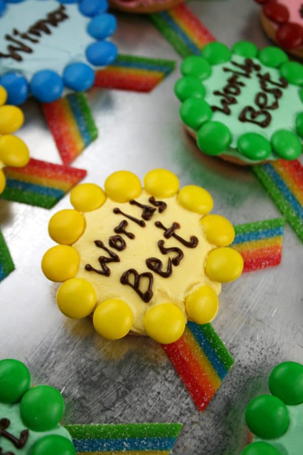 Prize Ribbon Cookies - Mom Loves Baking