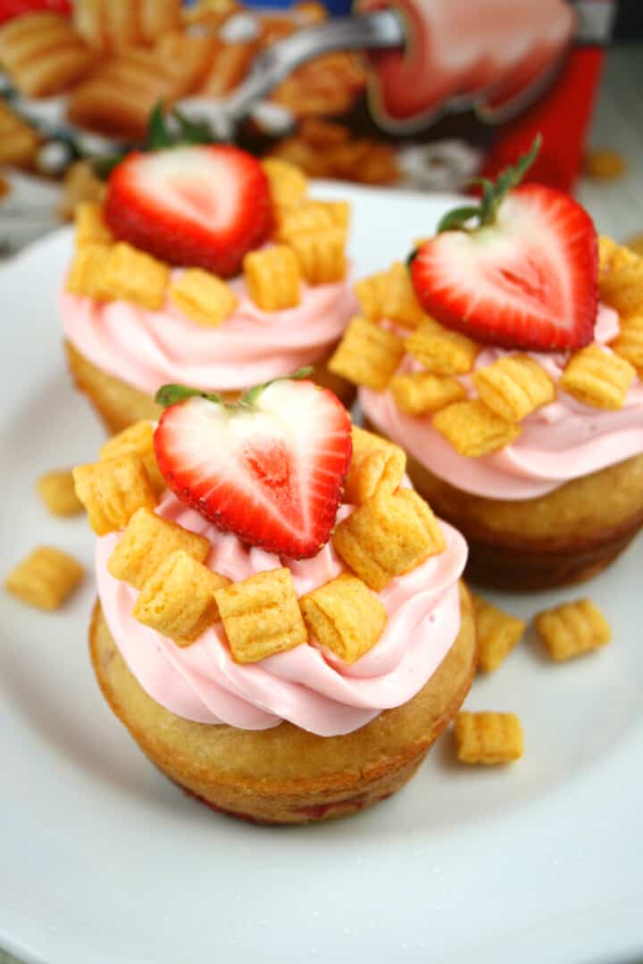 Cap'n Crunch Pancake Muffins - Mom Loves Baking