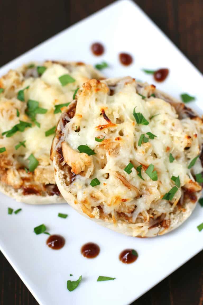 BBQ Chicken Mini Pizzas - Mom Loves Baking