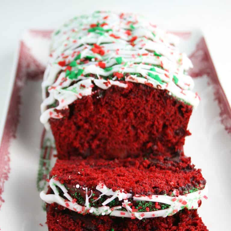 Red Velvet Banana Bread - Mom Loves Baking