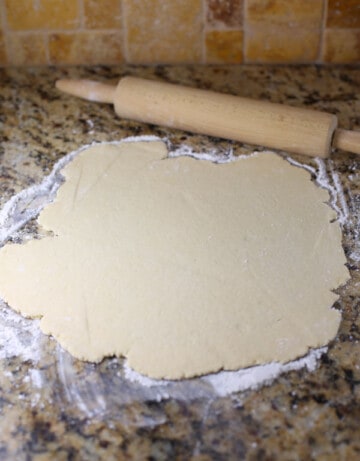 Thankful Pumpkin Pie - Mom Loves Baking