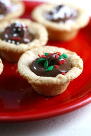 Nutella Cookie Cups {VIDEO} - Mom Loves Baking