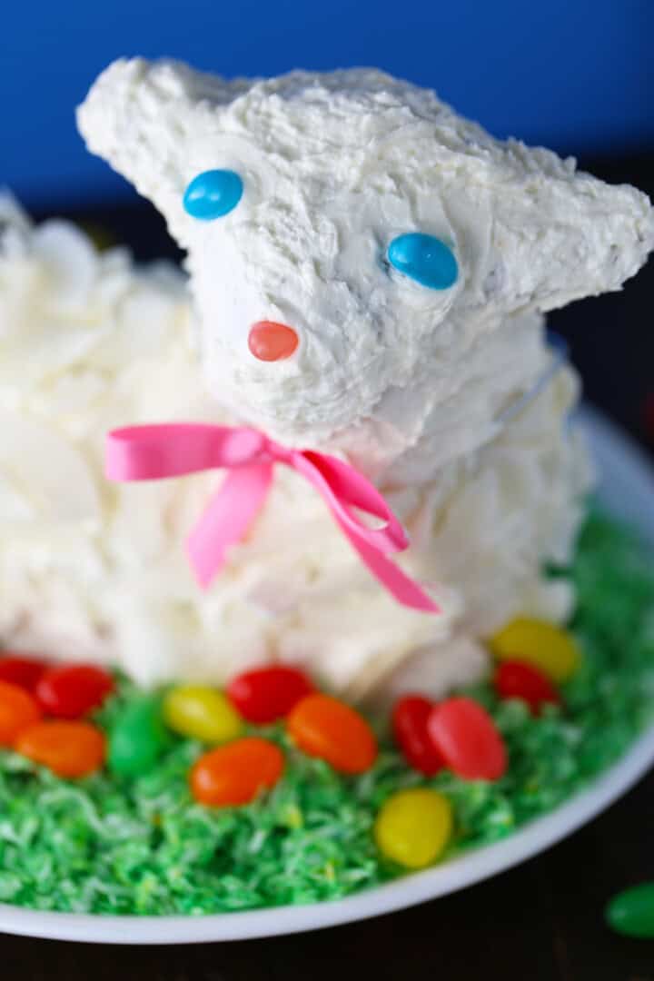 How to Make Vintage 3D Mold Lamb Cake for Easter - Mom Loves Baking
