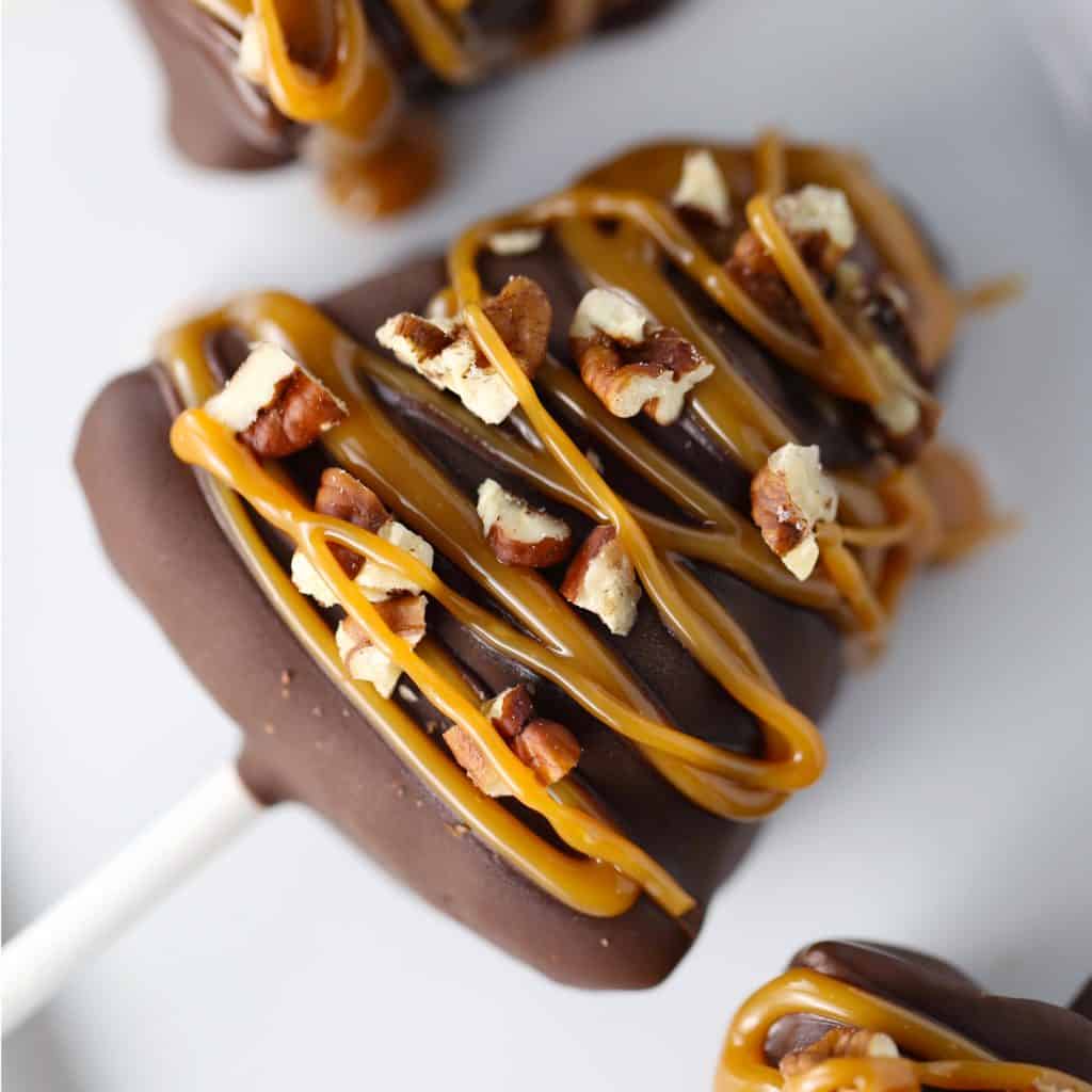 Chocolate Turtle Cheesecake Pops - Mom Loves Baking