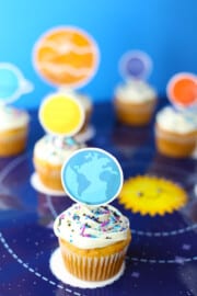 Solar System Cupcakes - Mom Loves Baking