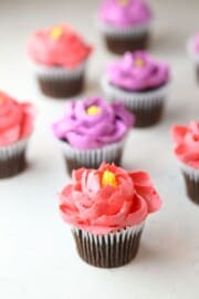 Meringue Powder Buttercream Flowers - Mom Loves Baking