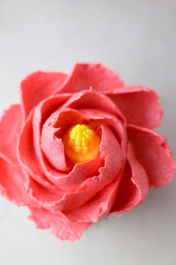 Meringue Powder Buttercream Flowers - Mom Loves Baking