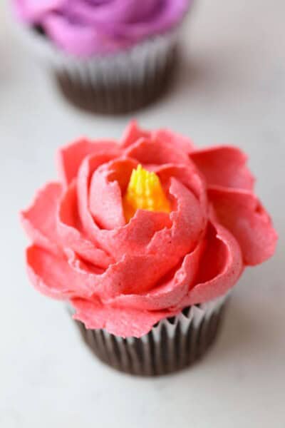 Meringue Powder Buttercream Flowers - Mom Loves Baking