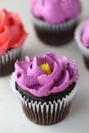 Meringue Powder Buttercream Flowers - Mom Loves Baking