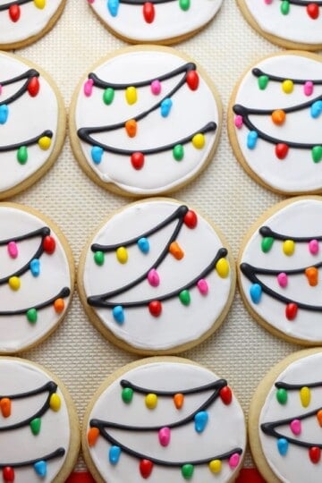 Christmas Lights Royal Icing Sugar Cookies - Mom Loves Baking