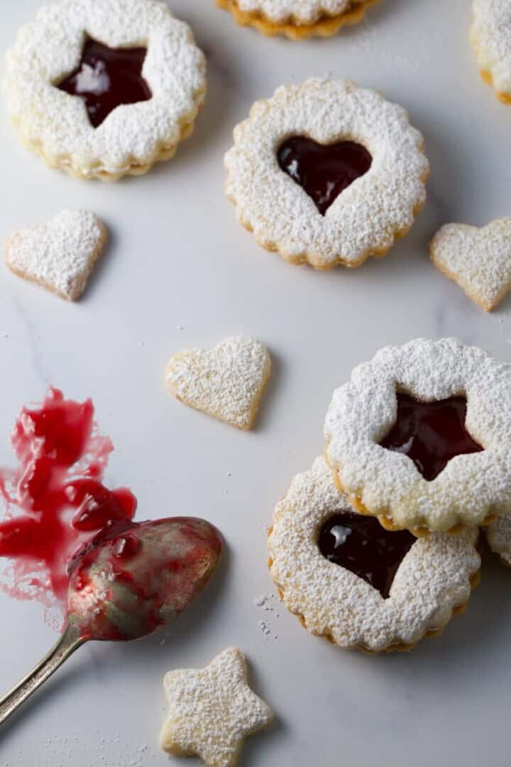 Raspberry Almond Linzer Cookies {Gluten Free} - Mom Loves Baking