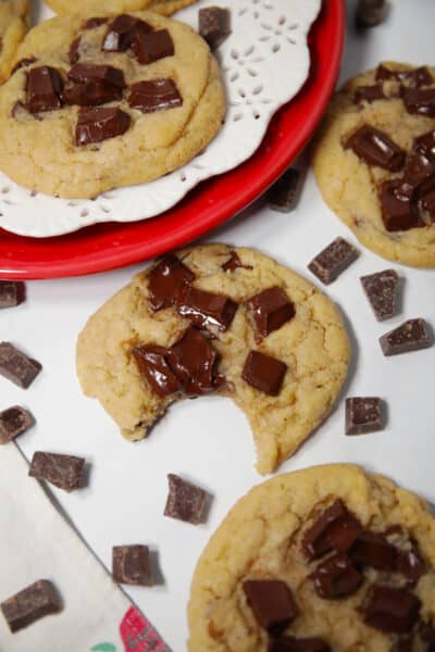 The Best Chewy Chocolate Chip Cookies - Mom Loves Baking