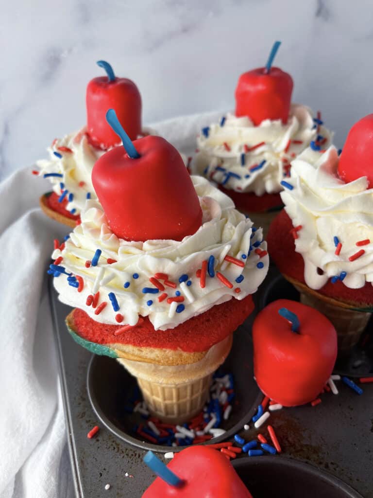 Patriotic Firecracker Cupcakes for Memorial Day or July 4th - Mom Loves ...
