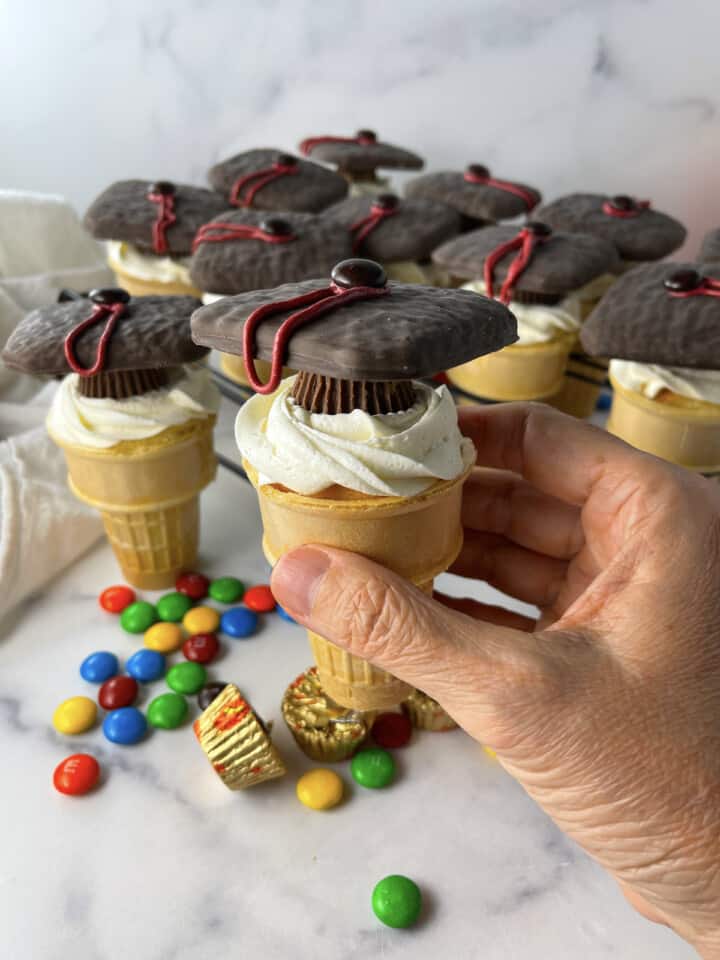 The Best Graduation Party Cupcakes to Impress your Guests - Mom Loves ...