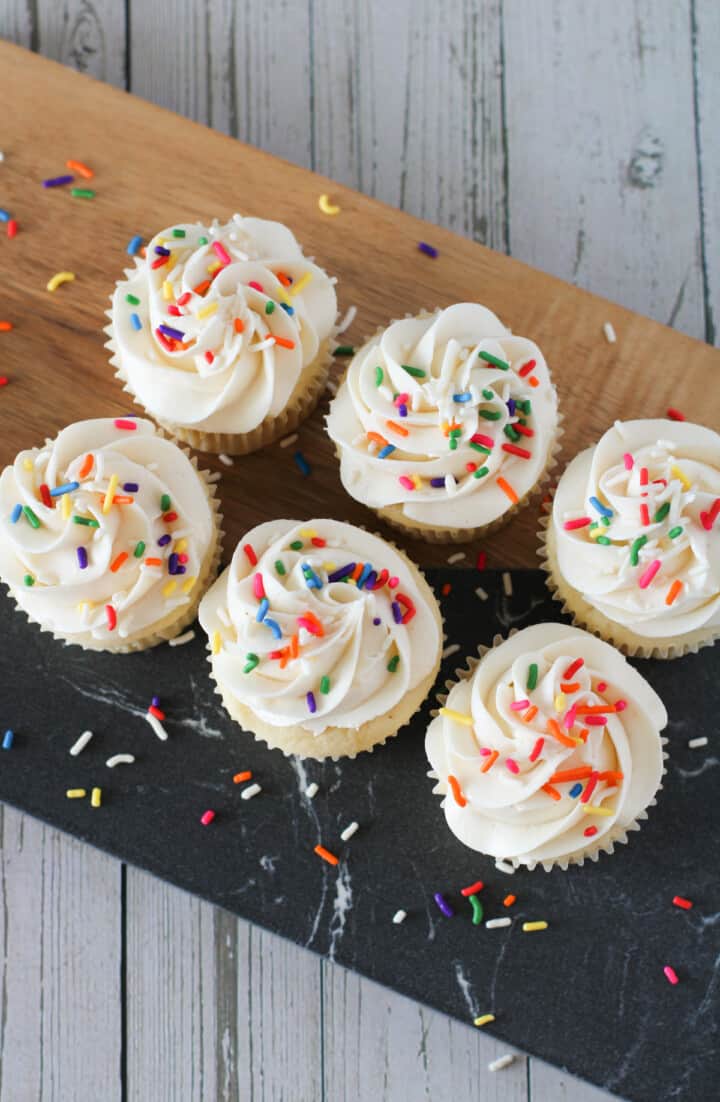 Homemade Vanilla Cupcakes with Buttercream Frosting - Mom Loves Baking