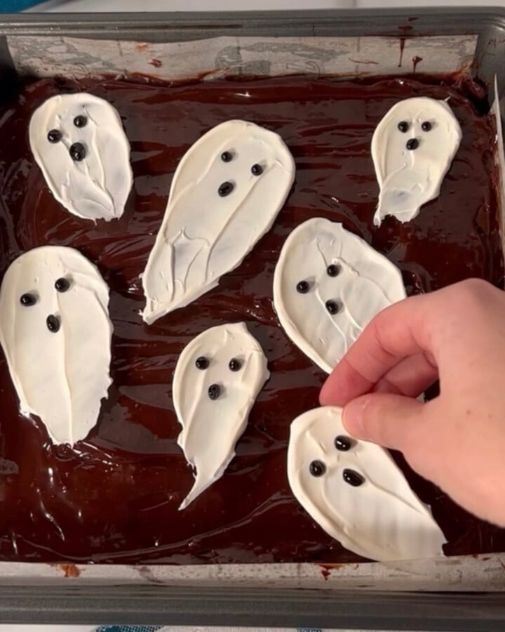 Easy Halloween Ghost Brownies Recipe - Mom Loves Baking