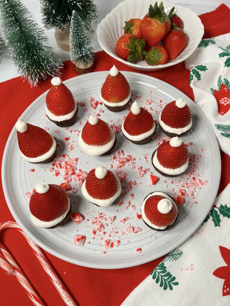 Easy Strawberry Santa Hat Brownie Bites Recipe - Mom Loves Baking