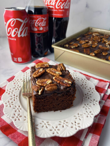 Southern Coca Cola Cake - Mom Loves Baking